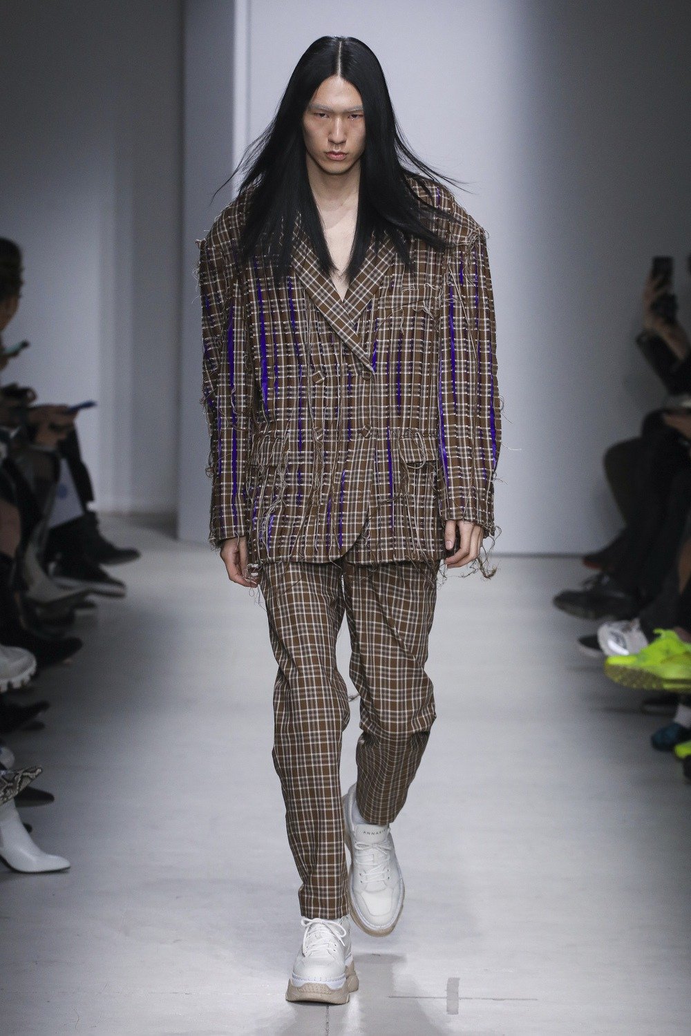 在傳統與叛逆、創新與實穿之間找尋平衡：中國新銳服裝品牌 ANNAKIKI - The Femin