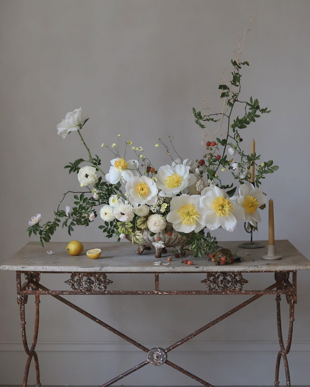 #ArtinBloom：讓花草以自然姿態陳述故事，韓國花藝師品牌 Frida Kim Flowers - The Femin