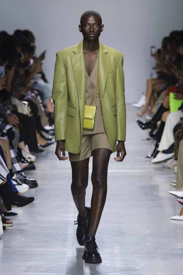 在傳統與叛逆、創新與實穿之間找尋平衡：中國新銳服裝品牌 ANNAKIKI - The Femin