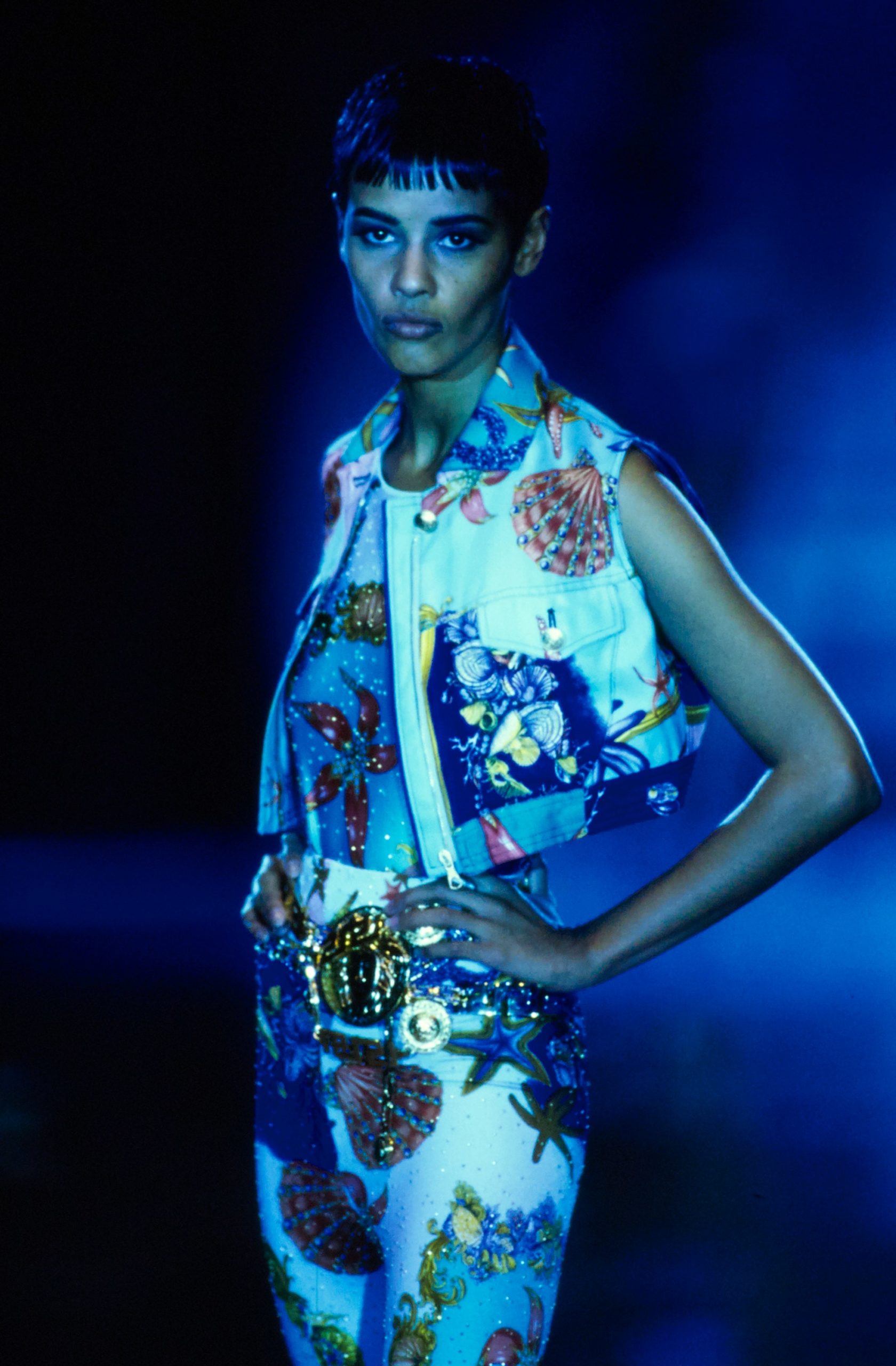 2021春夏時裝周系列報導：撚和性感和運動休閒，Versace 描繪奇譎的海底世界 - The Femin