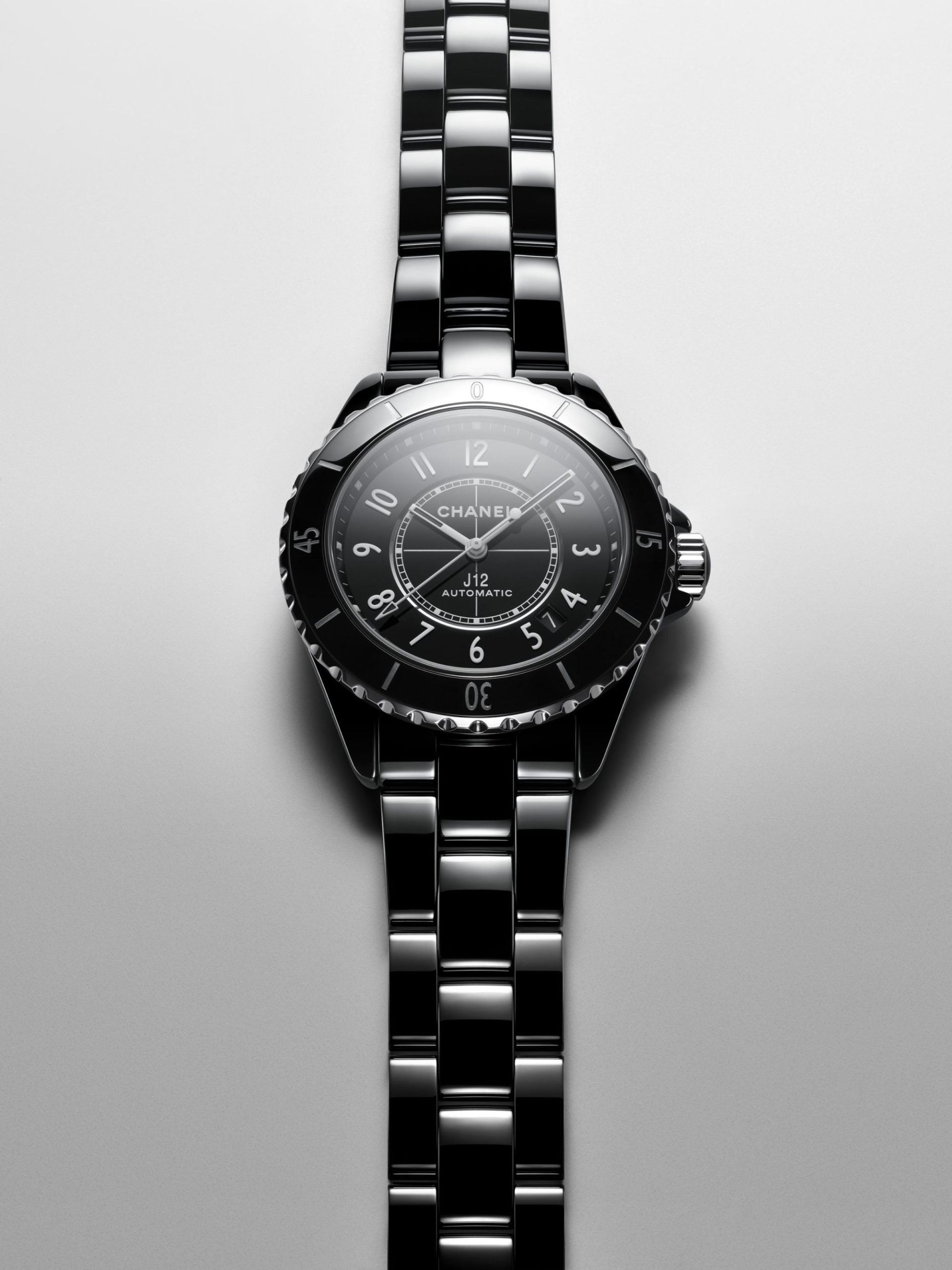 慶祝 J12 腕錶輝煌的二十周年：CHANEL 全新專書《CHANEL ETERNAL INSTANT》 - The Femin