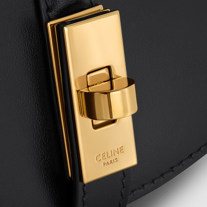 讓人一見鐘情的圓潤輪廓：CELINE 全新亮相 Small 16 Wallet On Chain - The Femin