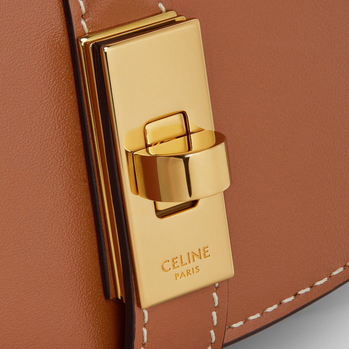 讓人一見鐘情的圓潤輪廓：CELINE 全新亮相 Small 16 Wallet On Chain - The Femin