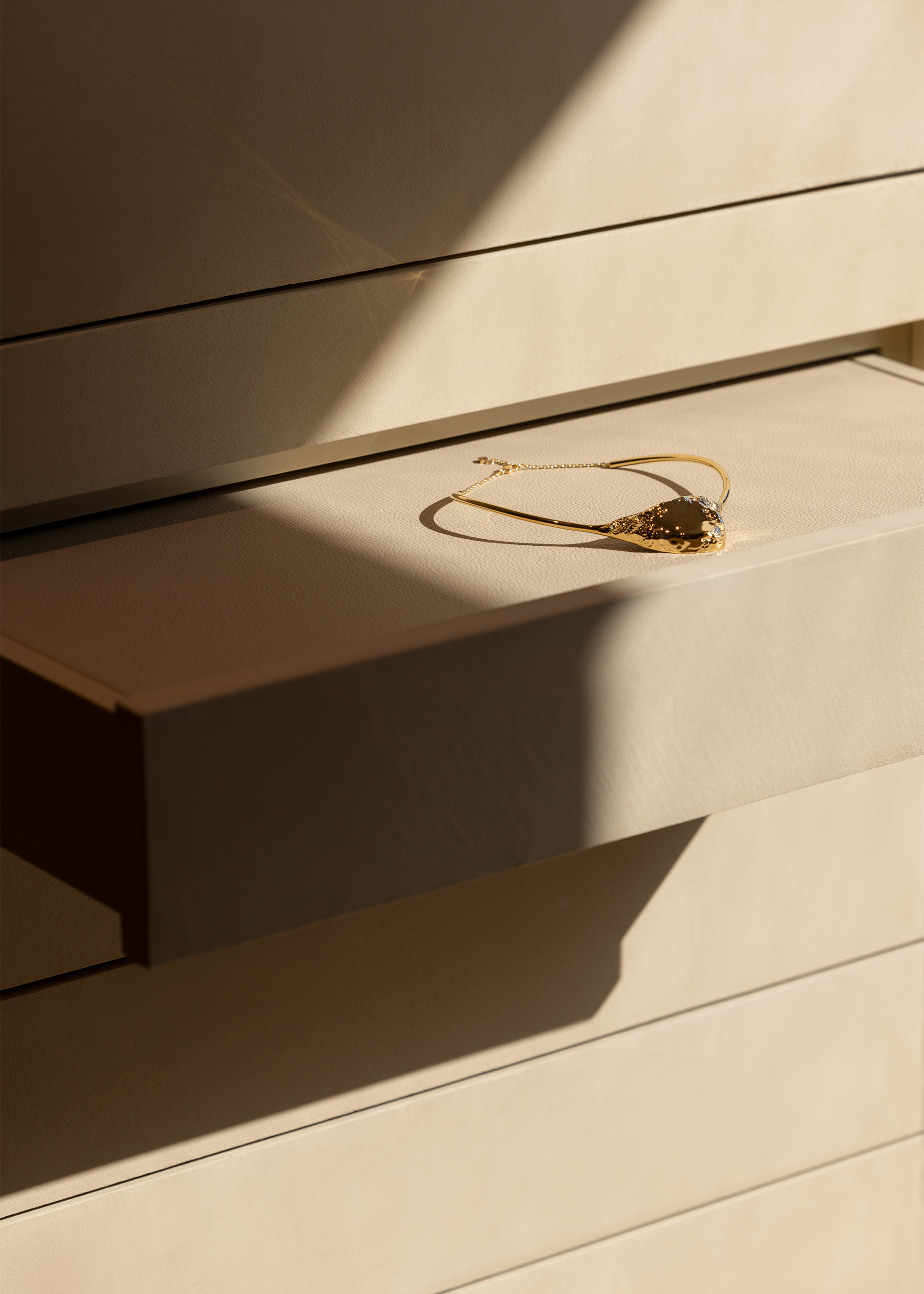 想購入不用再飛到巴黎，Polène 於東京開設旗艦店，旅遊日本時就能親身試背 - The Femin