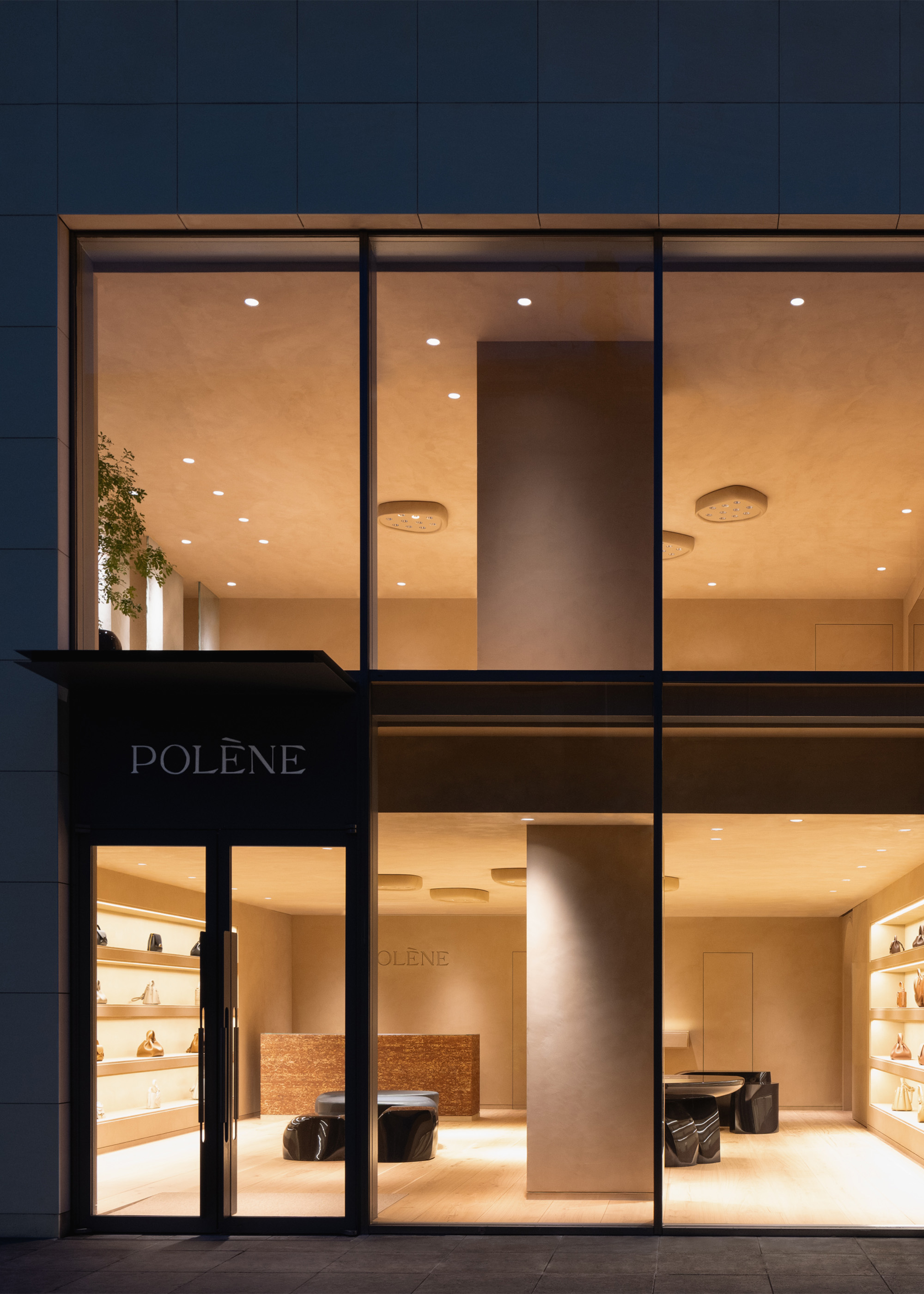 想購入不用再飛到巴黎，Polène 於東京開設旗艦店，旅遊日本時就能親身試背 - The Femin