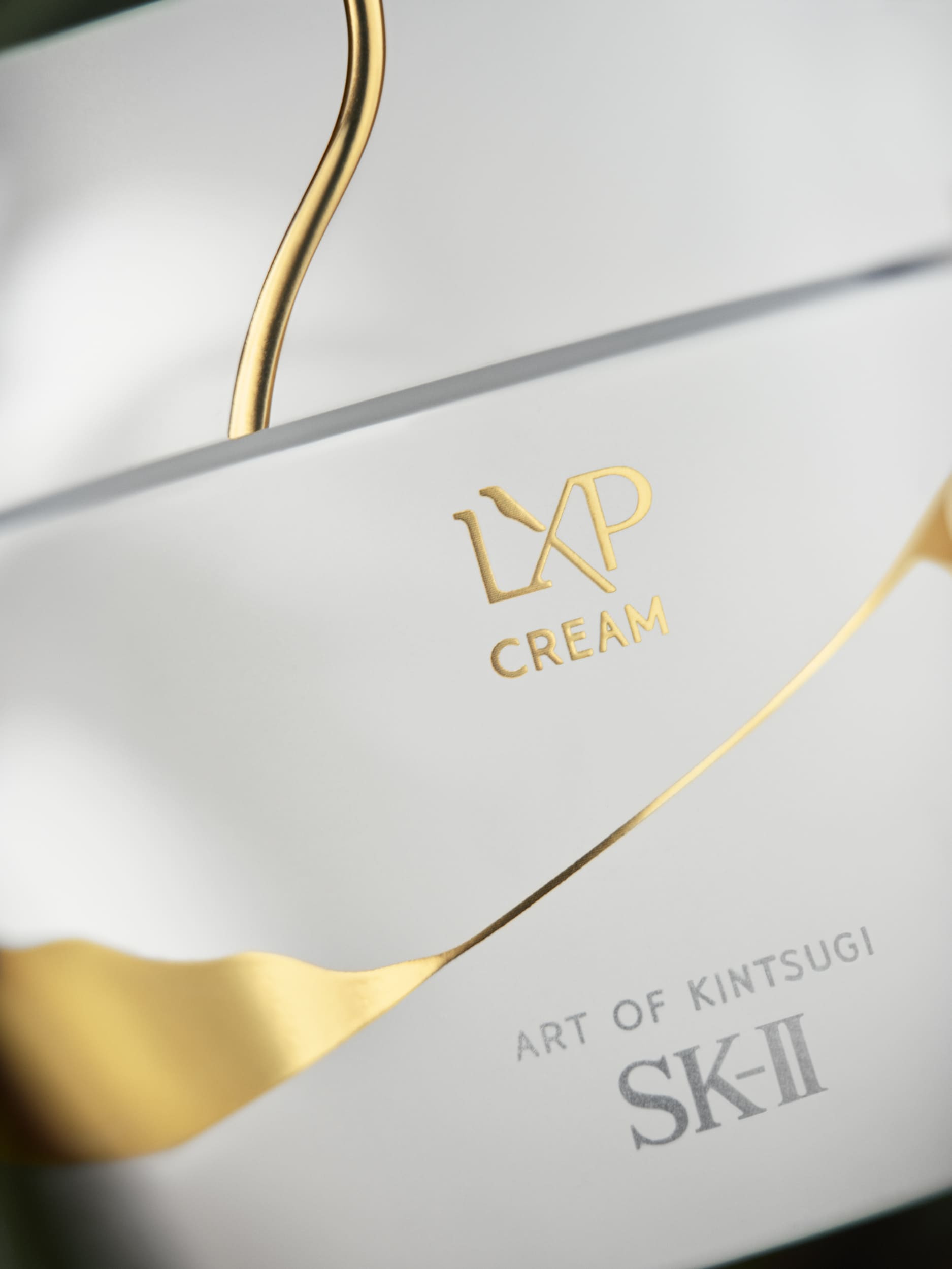 首度添加 8 倍 PITERA™ ！SK-II 全新「LXP 凝時金緻系列」，讓時間與美不再是對立面 - The Femin